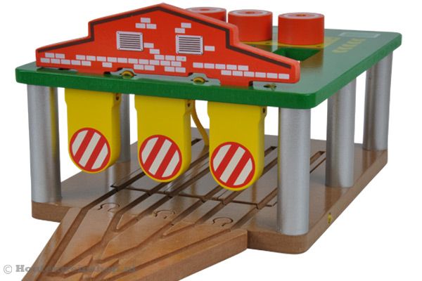 Woodtoys Remise met trein | Houtentreinshop.nl